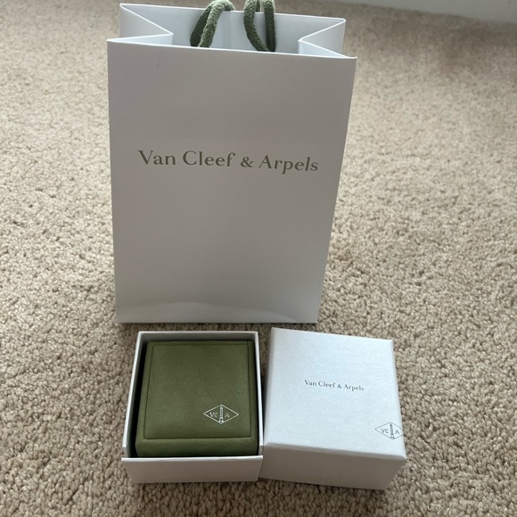 Van Cleef & Arpels | Accessories | Van Cleef Arpels Necklace Box Set ...